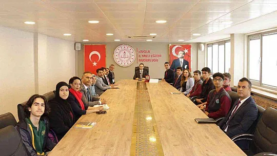 BAŞARILI ÖĞRENCİLER İL MİLLİ EĞİTİM MÜDÜRÜ ÇAY İLE GÖRÜŞTÜ BAŞARILI ÖĞRENCİLER İL MİLLİ EĞİTİM MÜDÜRÜ ÇAY İLE GÖRÜŞTÜ
